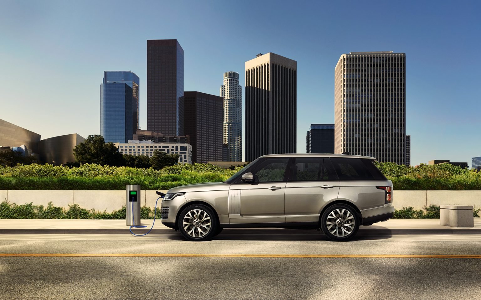 RANGE ROVER → LOOK AD ME